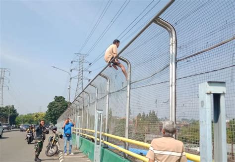 Hendak Bunuh Diri, Pria di Bogor Nekat Ingin Lompat dari Jembatan Ceger : Okezone Megapolitan