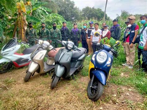 ម៉ូតូសេ៊រីទំនើបចំនួន៤គ្រឿងត្រូវសមត្ថកិច្ចរកឃើញក្នុងចម្ការពោតដែលក្រុមចោរបម្រុងបញ្ជូនមកកម្ពុជា