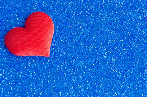 텍스트를 위한 사용자 정의 가능한 공간이 있는 파란색 표지 벽지에 하트 모양의 평면도 0명에 대한 스톡 사진 및 기타 이미지 0명 가리기 개념 Istock