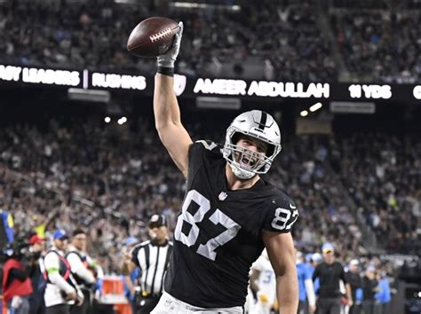 Raiders Set Franchise Scoring Record Beat Chargers 63 21 On Thursday