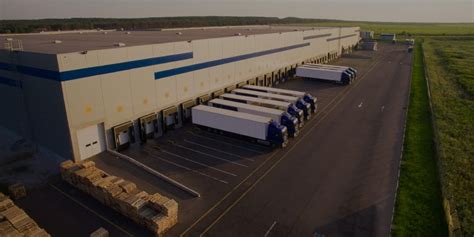 시뮬레이션 소프트웨어로 창고의 배치 최적화를 수행하는 운송 제공업체 Anylogic 시뮬레이션 소프트웨어