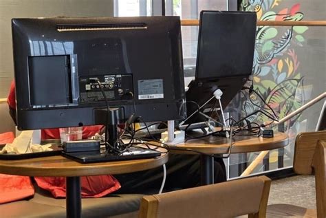 선 넘었네카페에 대형 모니터 설치한 카공족 한국경제