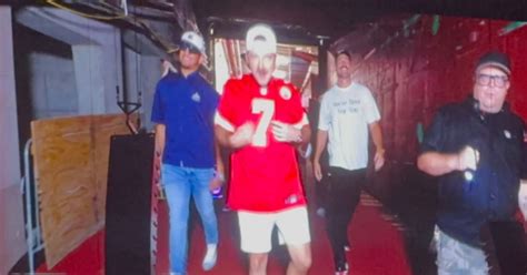Tennessee Vols Make A Sneaky Appearance During Morgan Wallens Epic Walkout With Patrick Mahomes