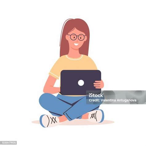 여자 또는 소녀 앉아 노트북에서 작업 집에서 일하고 프리랜서 노트북에 대한 스톡 벡터 아트 및 기타 이미지 노트북 벡터