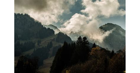 Облачността над Западна България остава значителна в другите райони ще се разкъсва Български