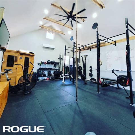 Garage Gym Equipment Rogue Fitness Building A Home Gym Gym Room At