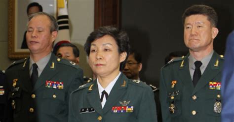 첫 전투병과 여성 장군 신고식