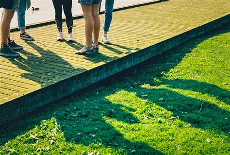 Suatu Studi Pustaka Bagaimana Menolong Remaja Awal Menghadapi Tekanan