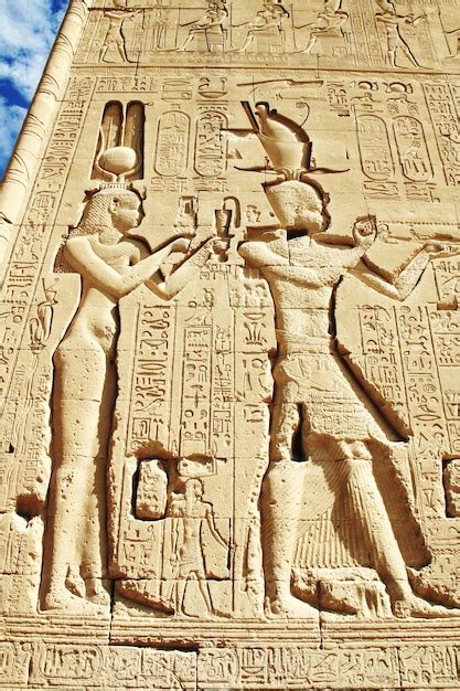Premium Photo Cleopatra Vii And Her Son Caesarion At Temple Of Dendera