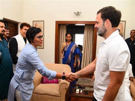 Sonia Doohan अजित पवारांच्या गटात जाता जाता सोनिया दुहान काँग्रेसमध्ये