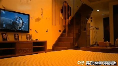 出賣長腿女友！她洗完香香下樓找我在沙發上看到她就忍不住想玩弄：抱起來更深入影 成人の花園 冰楓論壇 綜合論壇遊戲攻略外掛下載軟體下載省錢優惠星座運勢手機app