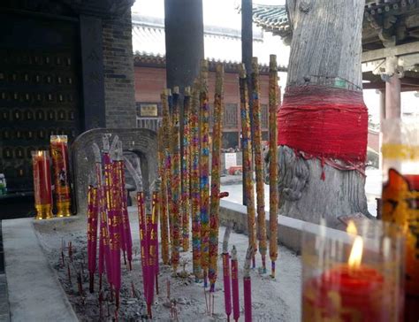 关公家庙1500多年的龙虎柏，树身为啥缠满红线绳？ 每日头条
