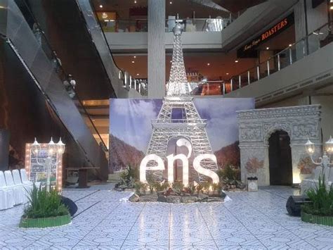 Wah… Ada Nuansa Romantis Paris Dari Berlian Di Atrium Csb Mall