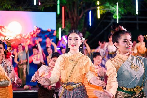 ลอยกระทง สานงานศิลป์ ศรีนครินทร์ ถิ่นวัฒนธรรม “งานวัด 4 ภาค”