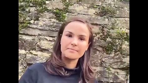 آتش زدن حجاب توسط تمنا زریاب پریانی پنجشیر Taman Paryani Youtube