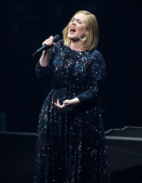 Adele Gives A Perfect Performance In Toronto And Intro For October 5 2016