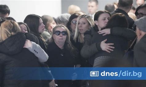 Роднини и приятели на жертвите реагират след присъдата в процеса на родителите на момче което