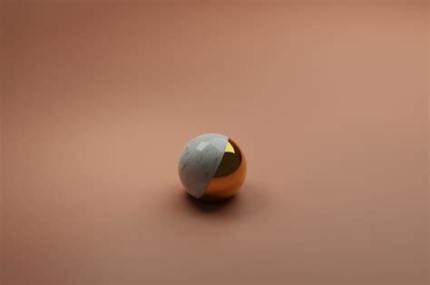 갈색 표면에 주황색과 흰색 공 사진 Unsplash의 무료 풀 Hd 월페이퍼 이미지