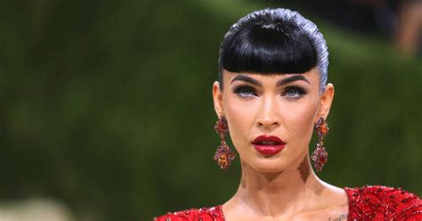 Megan Fox Shutdown A Reporter Who Was Shamelessly Flirting With Her On Air