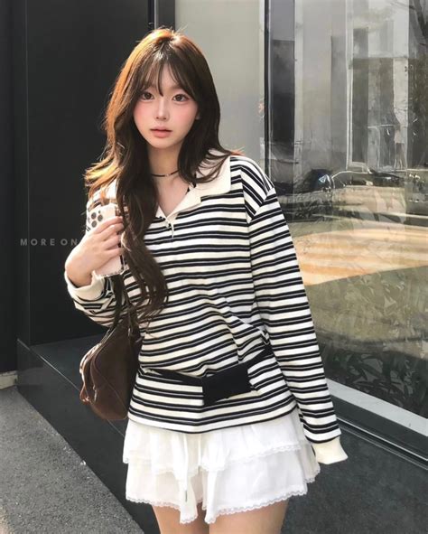 모어온 송아인 헤어컨설팅 긴 얼굴형숱 얇은 모발 이 고민🫶🏻 ⠀ 이제 나의 얼굴형에 맞춤 볼륨 디자인은 필수에요🤍 ⠀ 윗 볼륨 옆 볼륨을 더해 긴 얼굴형을 짧게