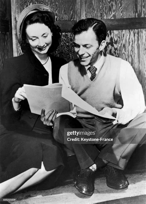 December 25 In New York The American Crooner Frank Sinatra Sees