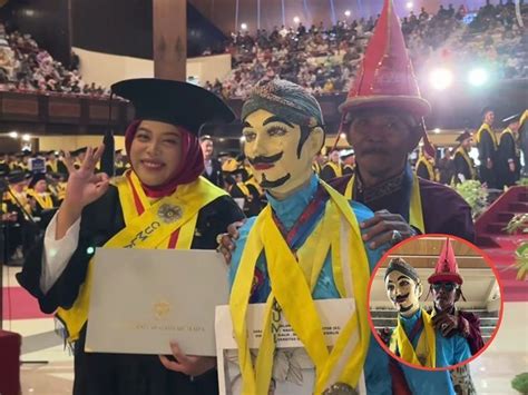 Bikin Haru Viral Video Ayah Budayawan Beri Kejutan Di Wisuda