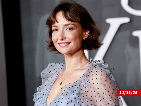 Atandt Ad Actress Milana Vayntrub Uses Risqué Pics To Raise 500k For Fire Relief