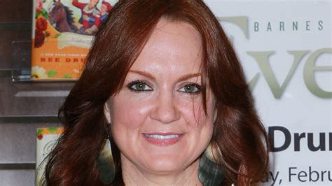 Ree Drummonds Plastic Bag Hack Makes Omelets Flip Free