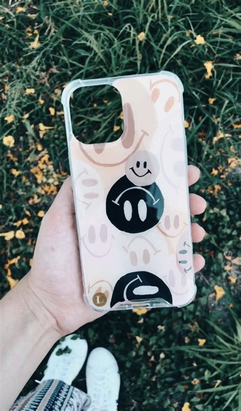 Nude Smiley Faces Larel Design