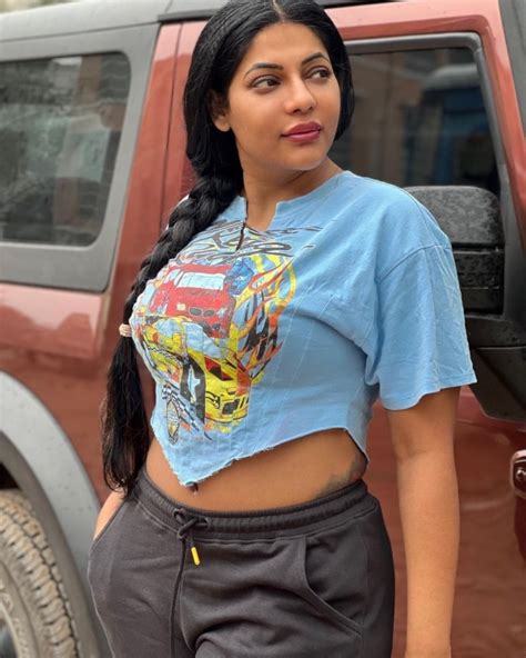 PHOTOS என கழதத வரயல ஆச வநத நநதன ரஷமவன வவகரமன பகஸ actress reshma