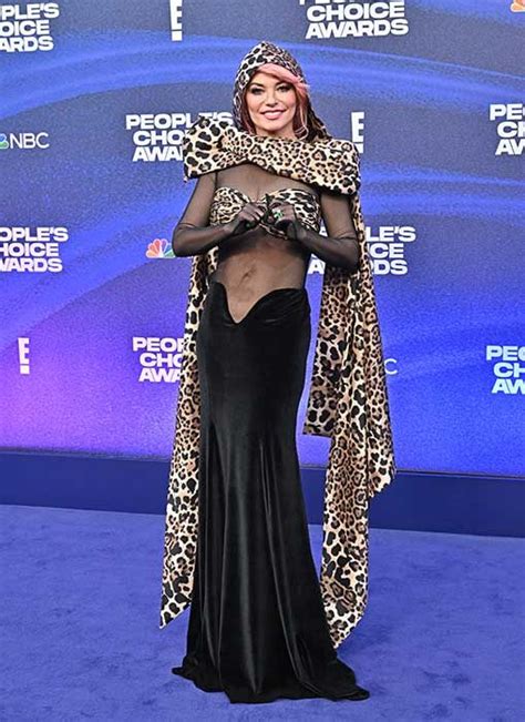 Shania Twain Dazzles In Leopard Print Bralette In Most Daring Look To