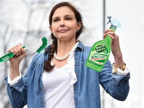 Ashley Judd Telling Her Pussy Hat Girlfriends How To Remove Those Pesky