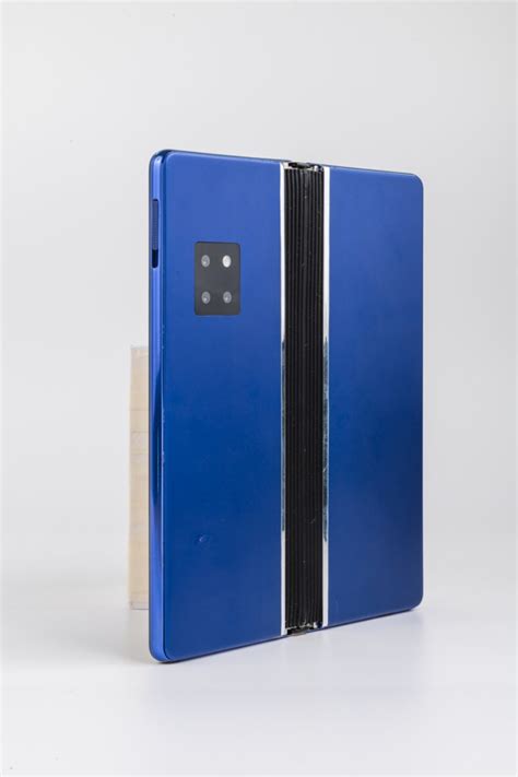 Tcl 推出两款概念手机：折叠屏 卷轴屏合二为一 通信终端 — C114通信网