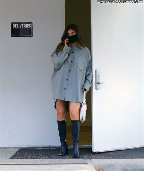 Kylie Jenner Babe Sexy Posing Hot Beautiful Celebrity Famous And Uncensored