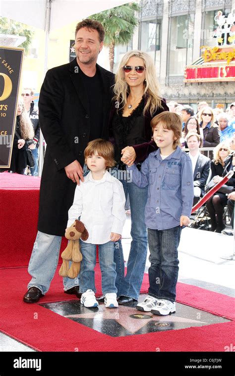Russell Crowe Wife Danielle Spencer Sons Charles Spencer Crowe And