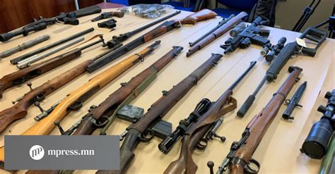 Галт зэвсэг оролдож байгаад сум алдан нэгнийгээ гэмтээжээ