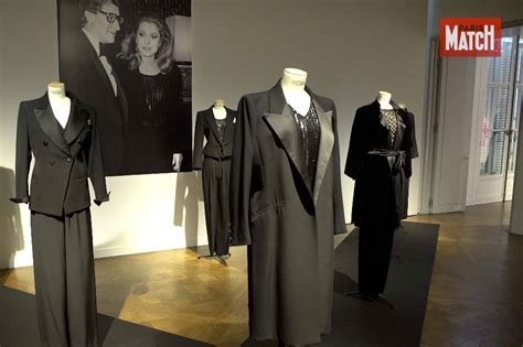 Catherine Deneuve Et Yves Saint Laurent Mode Et Amitiés Chez Christies