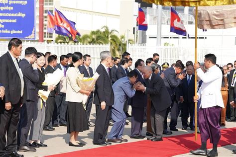 ព្រះមហាក្សត្រ និងសម្តេចម៉ែ បានយាងចាកចេញពីរាជធានីភ្នំពេញ