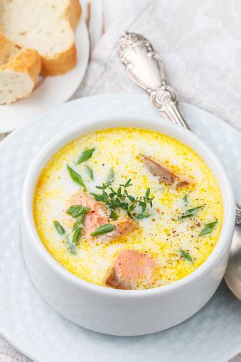 당근 양파 감자 연어와 크림 생선 수프 Kalakeitto입니다 핀란드 요리의 전통적인 접시 감자 요리에 대한 스톡 사진 및 기타 이미지 Istock