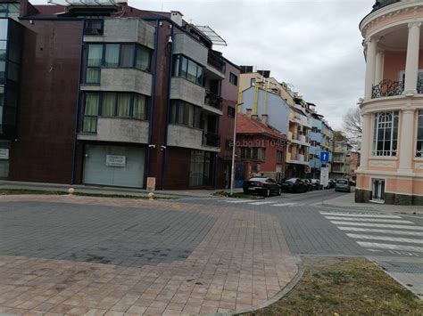 Сливен Къща в Идеален център Триетажна къща 300 кв м РЗП 363 кв м двор Къщи Вили Център Слив