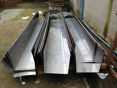 พรุ่งนี้พร้อมติดตั้งครับ รางน้ำฝนสแตนเลสเกรด304 หนา0 7 รอยต่อเชื่อมด้วยอาร์กอน รับประกันผลงาน