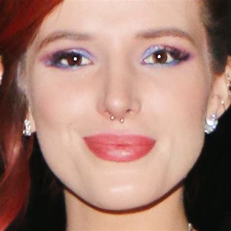Bella Thornes Makeup Photos And Products Steal Her Style