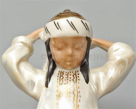 Купить статуэтку ЛЗФИ «Узбечка перед зеркалом скульптор Т Федорова