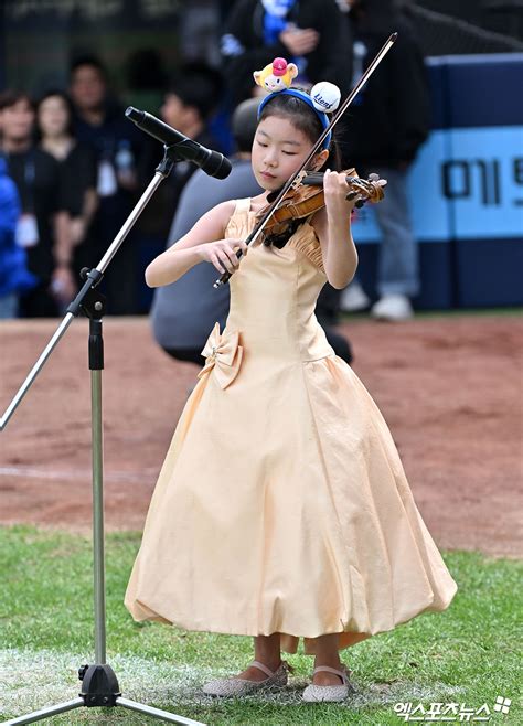 바이올리니스트 김연아 애국가 연주 포토 나무뉴스