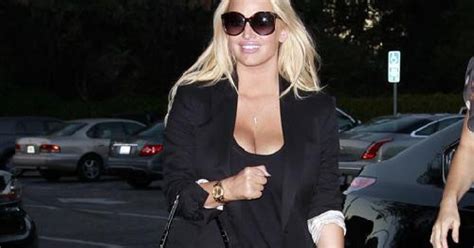 PHOTOS Jessica Simpson une jeune maman au décolleté gonflé Premiere fr