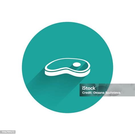 긴 그림자로 고립 된 흰색 스테이크 고기 아이콘입니다 녹색 원 버튼입니다 벡터 일러스트레이션 고기에 대한 스톡 벡터 아트 및