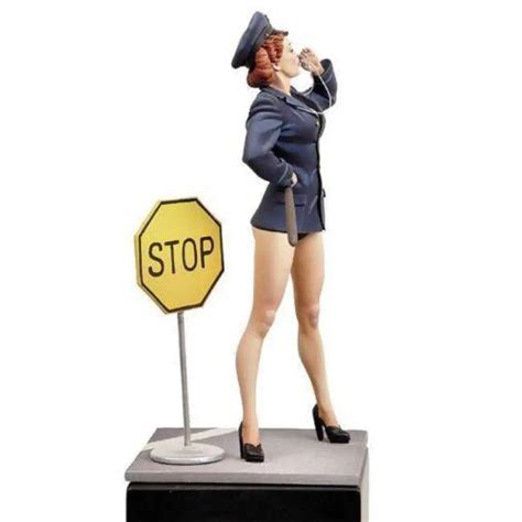 122 80mm Resin Model Kit Beautiful Girl Police Pin Up Unpainted
