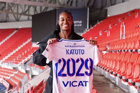 Marie Antoinette Katoto Ficha Por El Ol Lyonnes De Giráldez Reinas