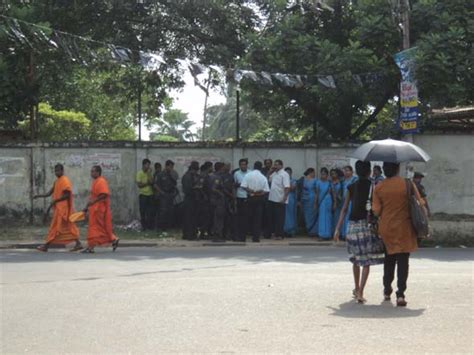 ජපුරේ විරු සිසු ස්මාරකයට බෝම්බ ප්‍රහාරයක් ඡායාරෑප Vikalpa