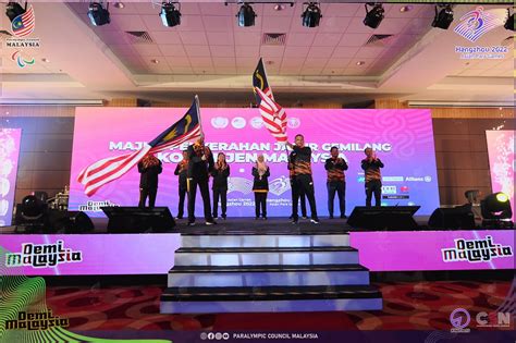 Yabhg Dato Seri Dr Wan Azizah Binti Ismail Wife Of Ma Flickr